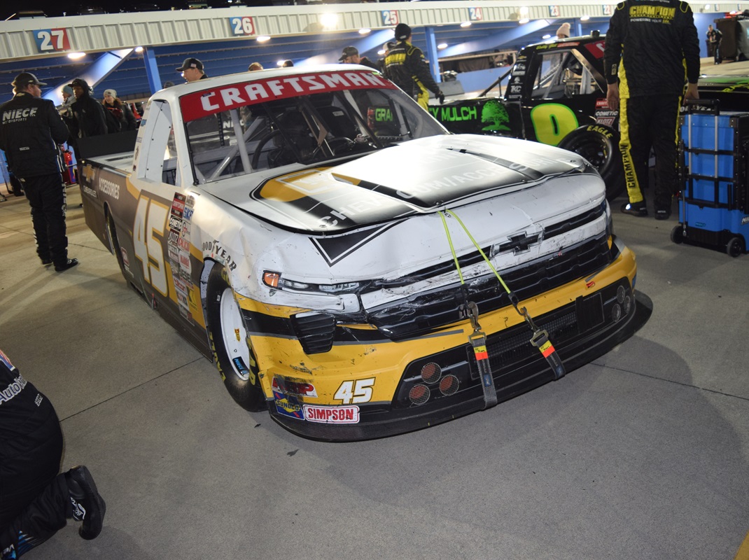 Honeycutt Grinds Out A Top 10 At Martinsville - Race Face TV