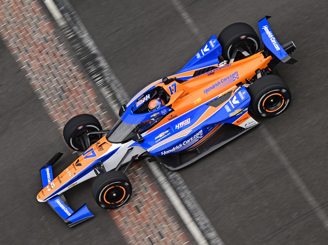Larson Kicks Off Month Of May In Grand Fashion - Race Face TV