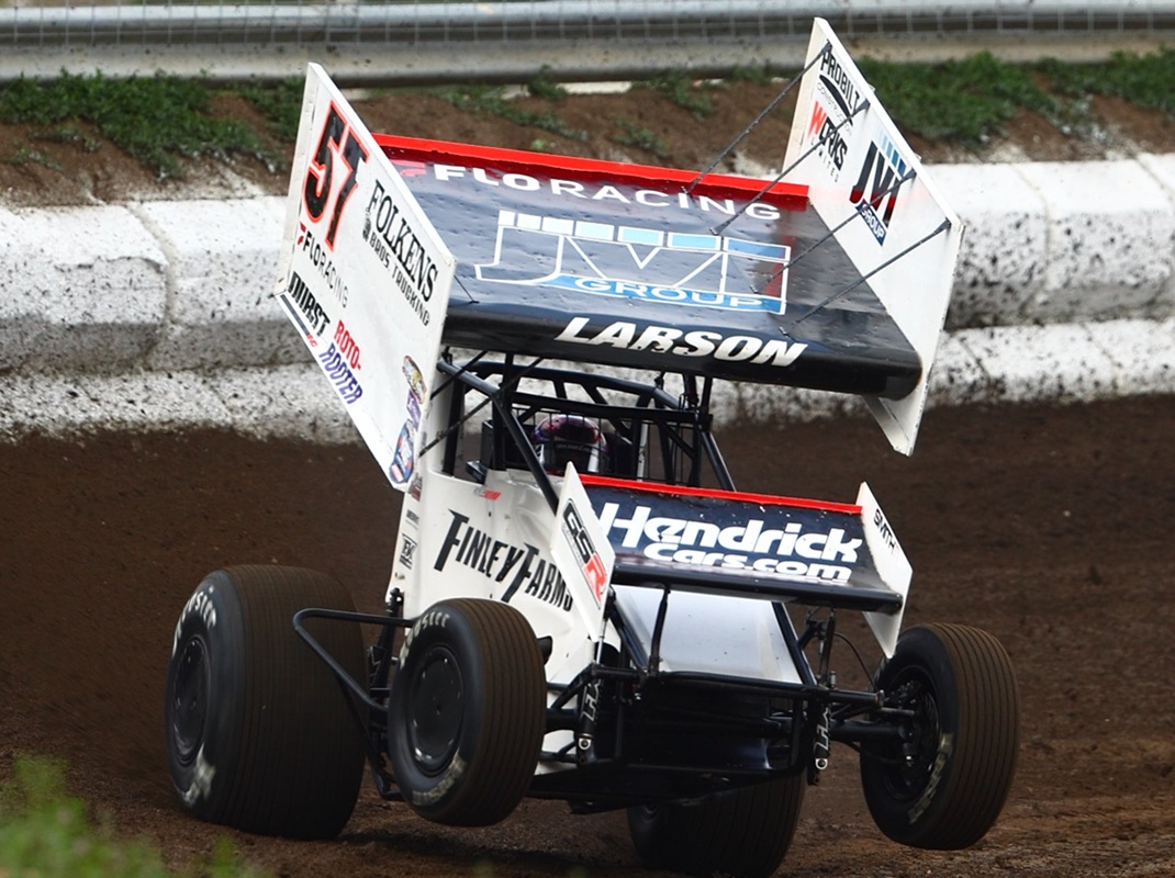 Larson Gets Jacksonville Redemption With The Outlaws - Race Face TV